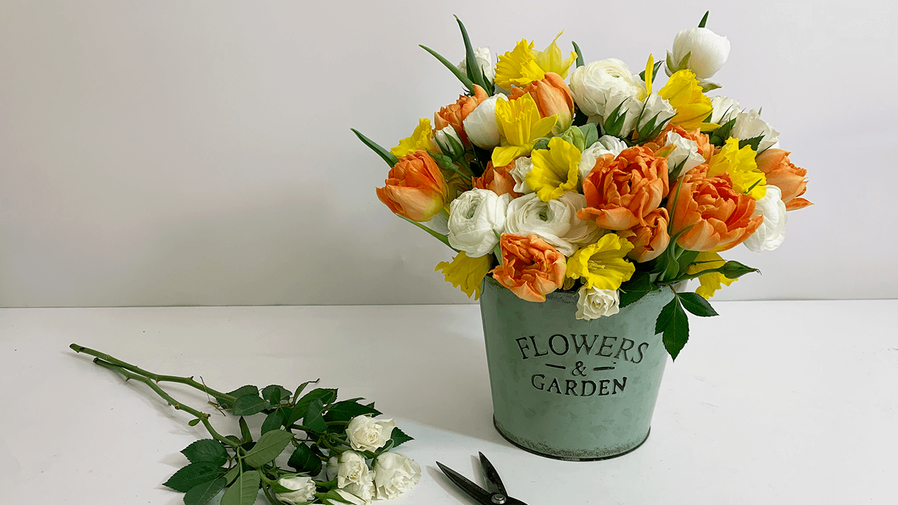 How to Make a Seasonal Spring Arrangement for your Home - Wholesale ...